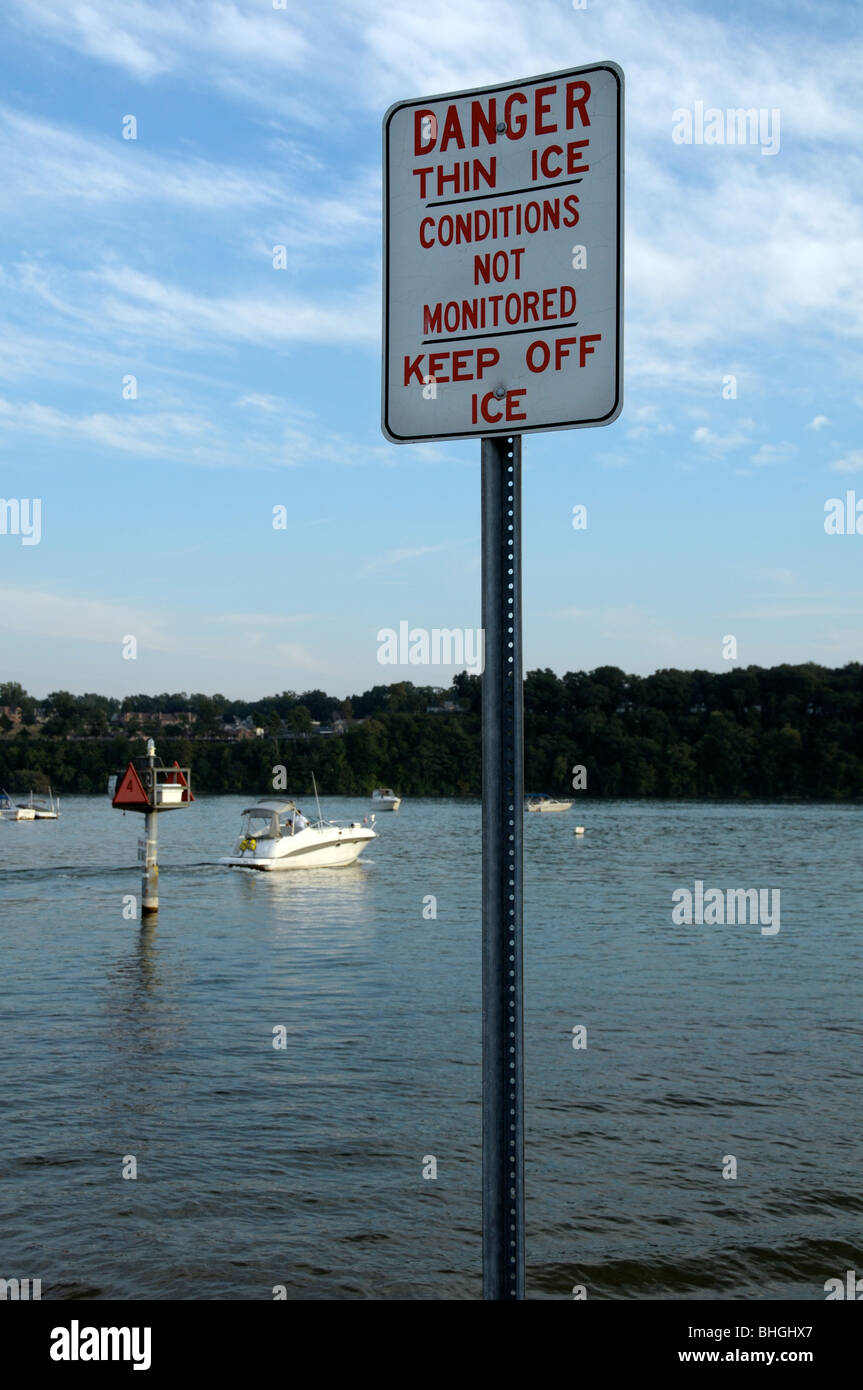 Summer bay sign hi-res stock photography and images - Alamy