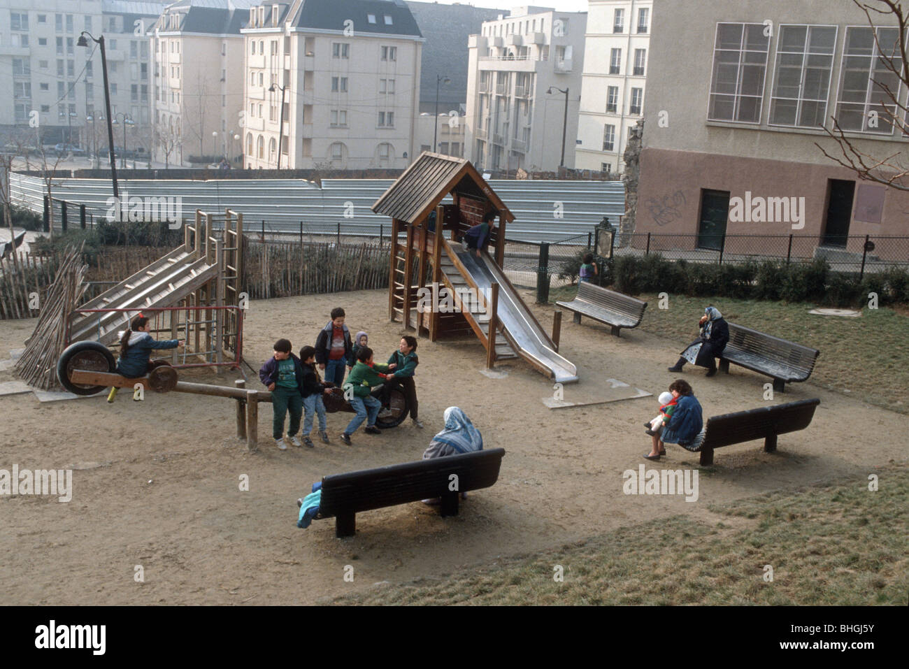 FRANCE MUSLIM FAMILIES PLAYING IN A PLAYGROUND IN BELLEVILLE, PARIS ...