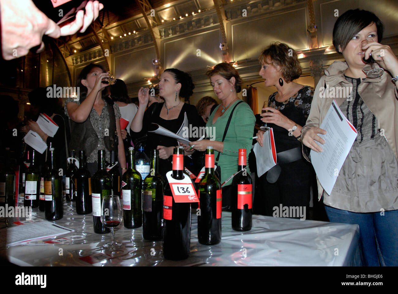 Wine tasting london hi-res stock photography and images - Alamy