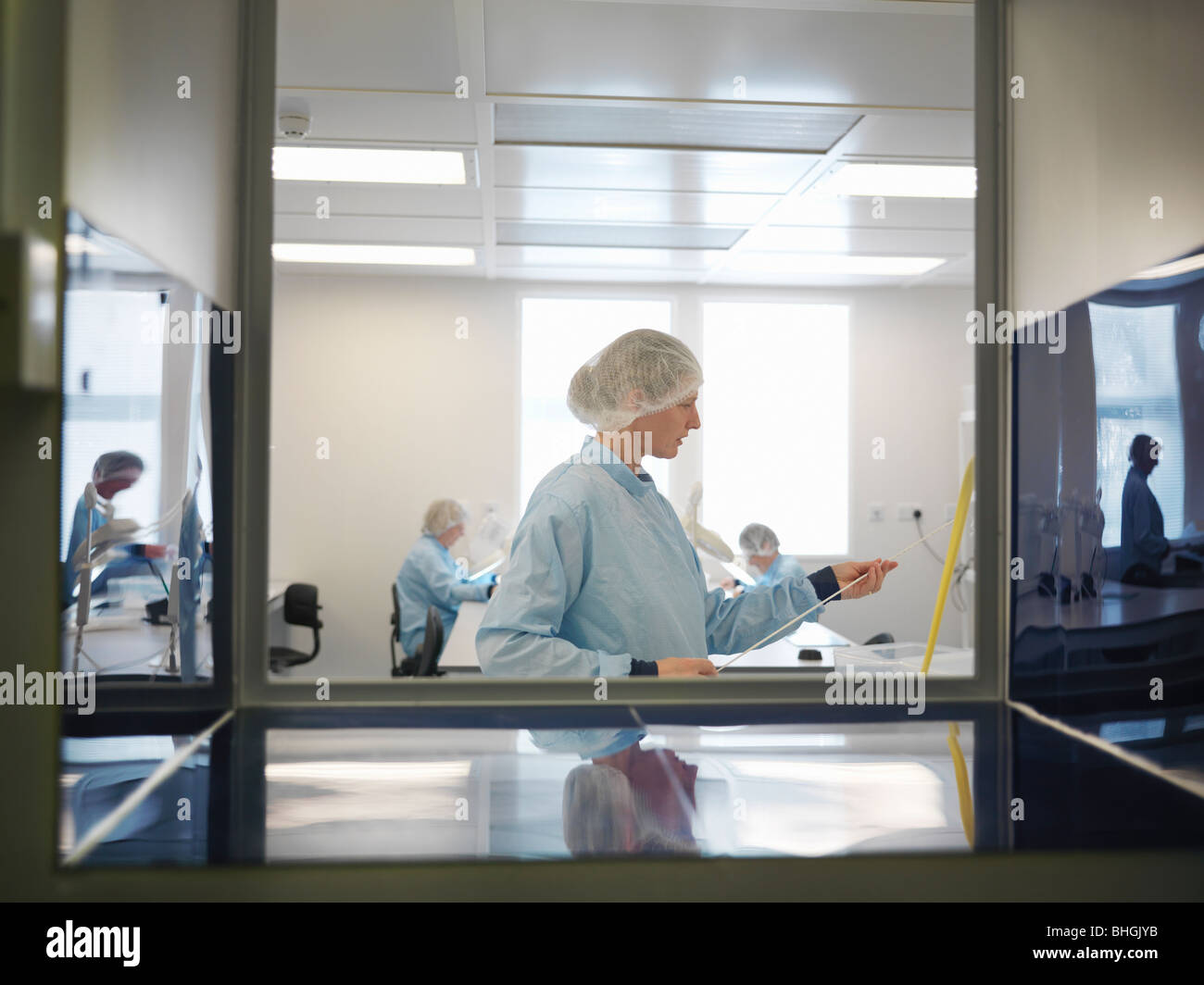 Laboratory clean room hi-res stock photography and images - Alamy