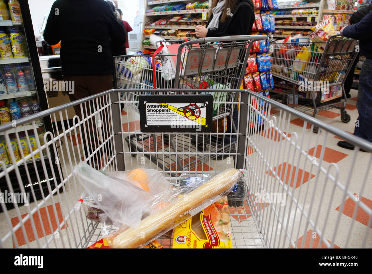 American supermarket checkout line Stock Photo - Alamy