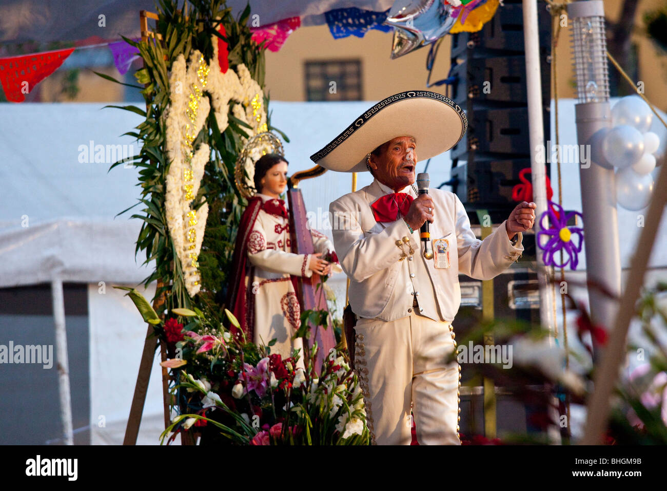 Mariachi singer hi-res stock photography and images - Alamy