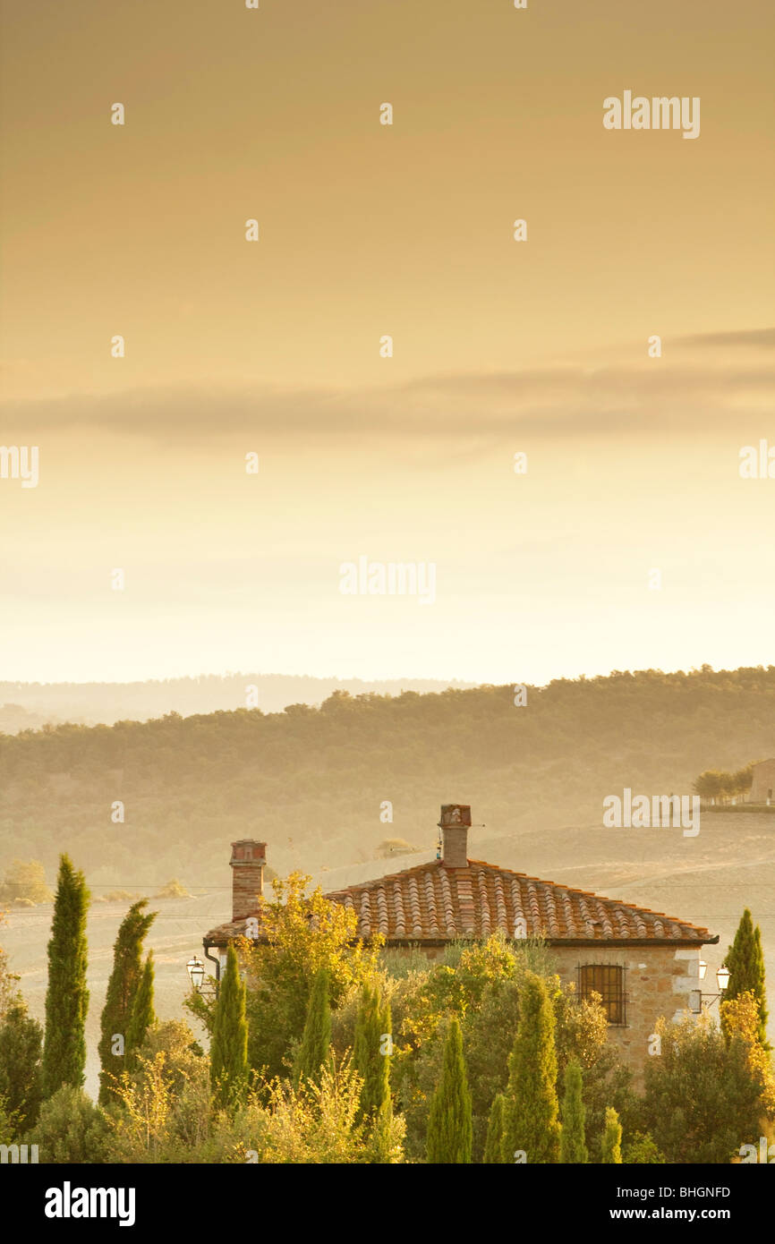 Tuscan farmhouse in italy hi-res stock photography and images - Alamy