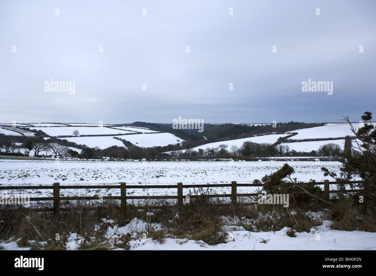 Snowy fields road fence hi-res stock photography and images - Alamy