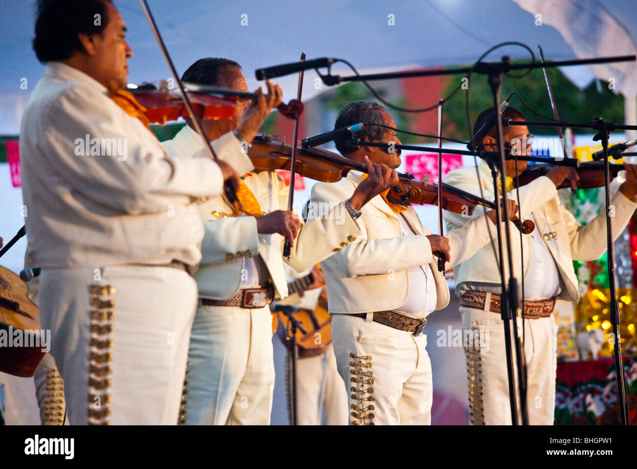 Mexican folk music hi-res stock photography and images - Alamy