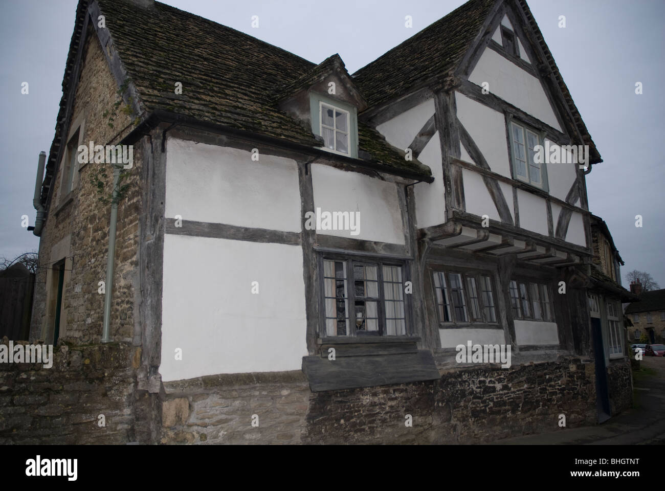 Half timbered tudor hi-res stock photography and images - Alamy