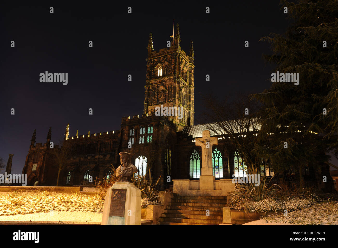 St Peters Church at night at in Wolverhampton Stock Photo - Alamy