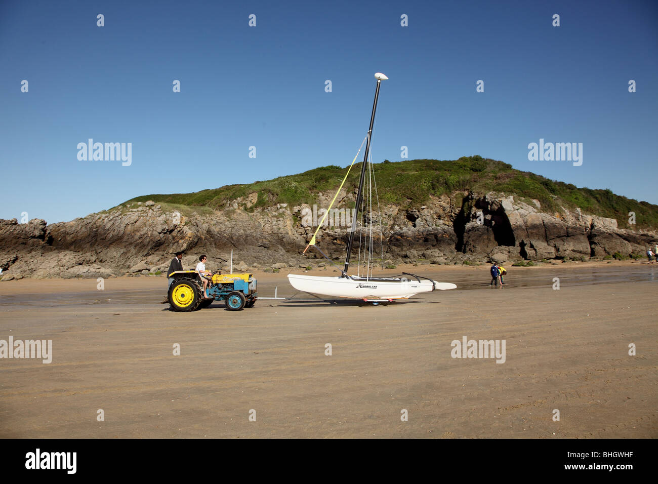 Bringing in the dingy Stock Photo - Alamy