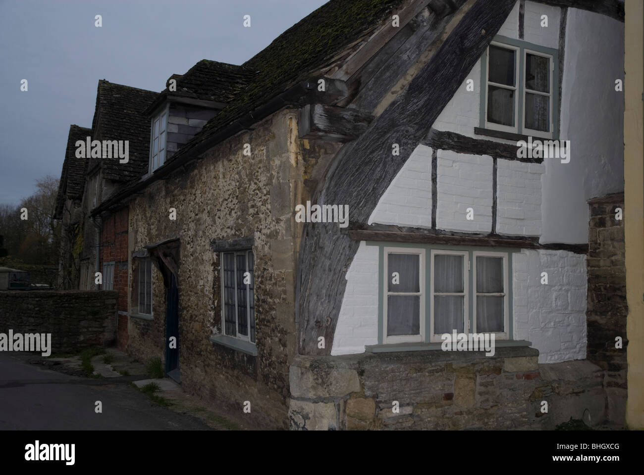 Half timbered tudor hi-res stock photography and images - Alamy