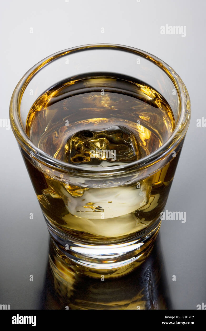 Scotch on the rocks hi-res stock photography and images - Alamy