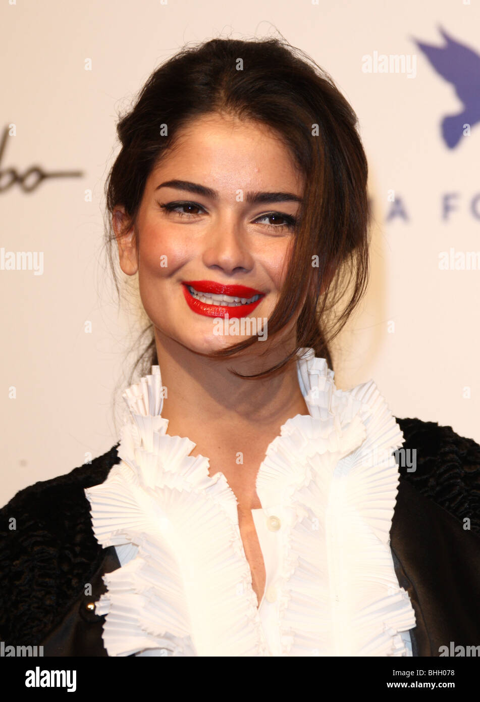 Shermine hi-res stock photography and images - Alamy