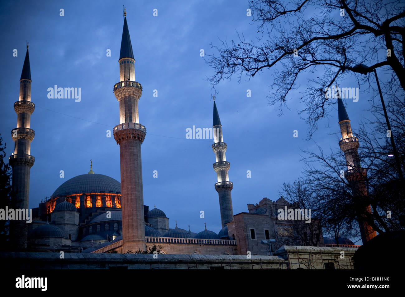 Suleiman's Mosque (Süleymaniye) lighted at dusk, Istanbul, Turkey Stock ...