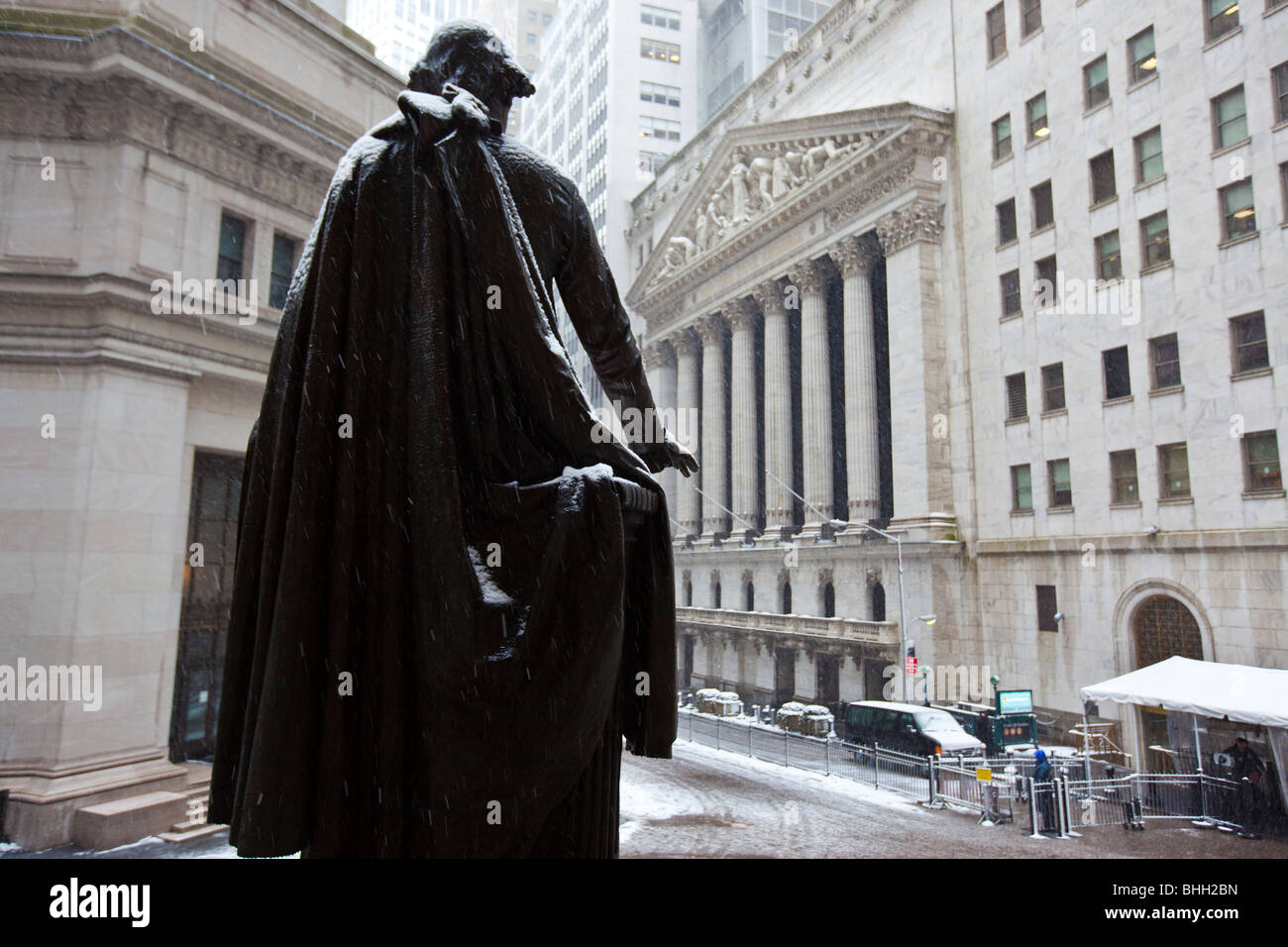 George Washington Statue and Stock Exchange, New York City Stock Photo ...