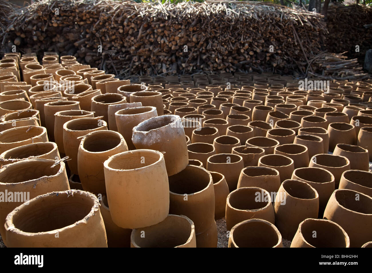 Burnay Pottery Vigan Stock Photo - Alamy