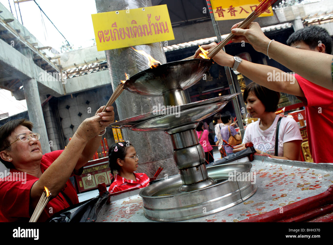 Street lamp oil hi-res stock photography and images - Alamy