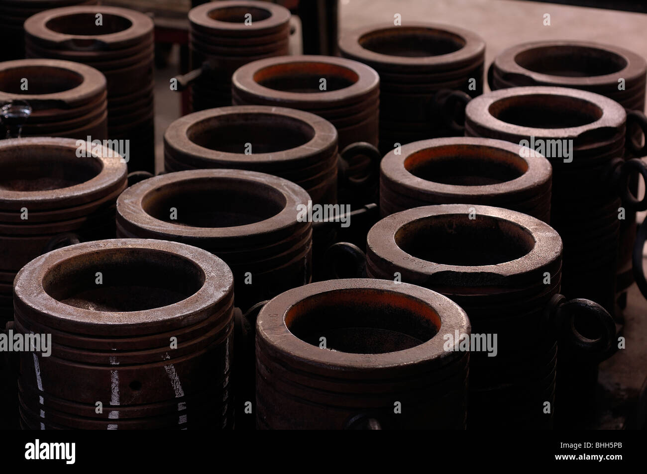 Glass molds hi-res stock photography and images - Alamy