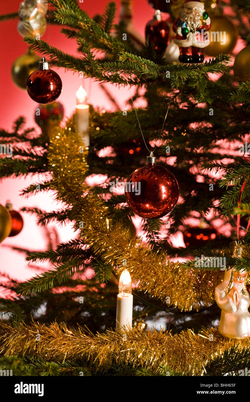 A close-up of a decorated Christmas tree Stock Photo - Alamy