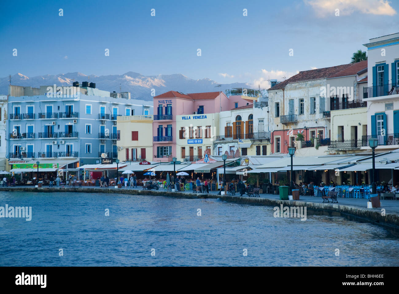 Cania harbour backed by the White Mountains, Crete, Greece Stock Photo ...
