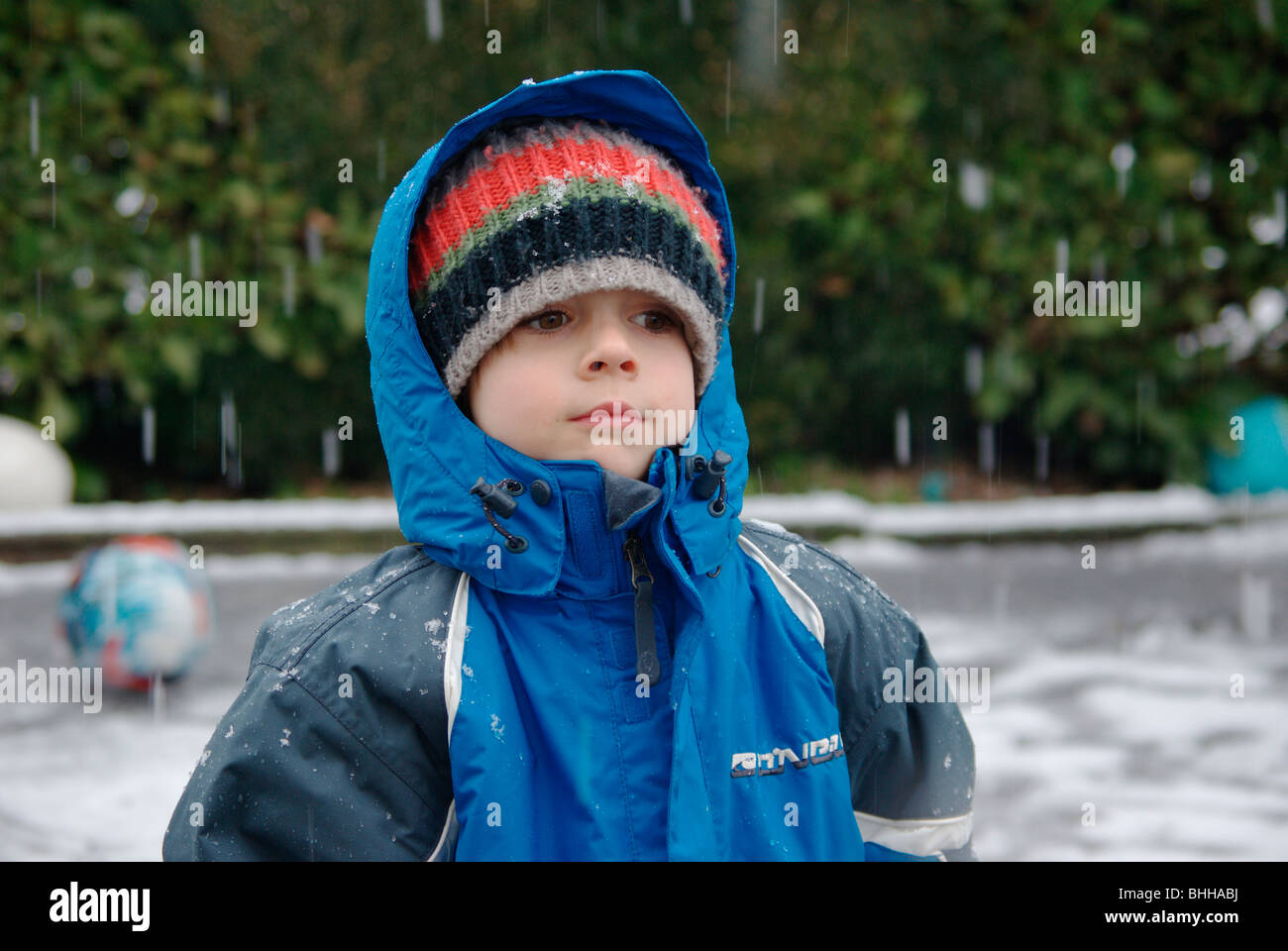 child in the snow Stock Photo - Alamy