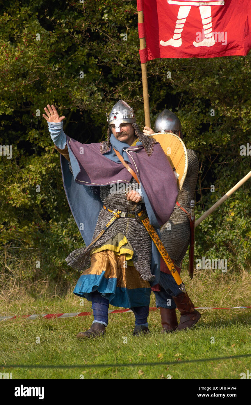 battle hastings re-enactment King Harold wave flag Stock Photo - Alamy