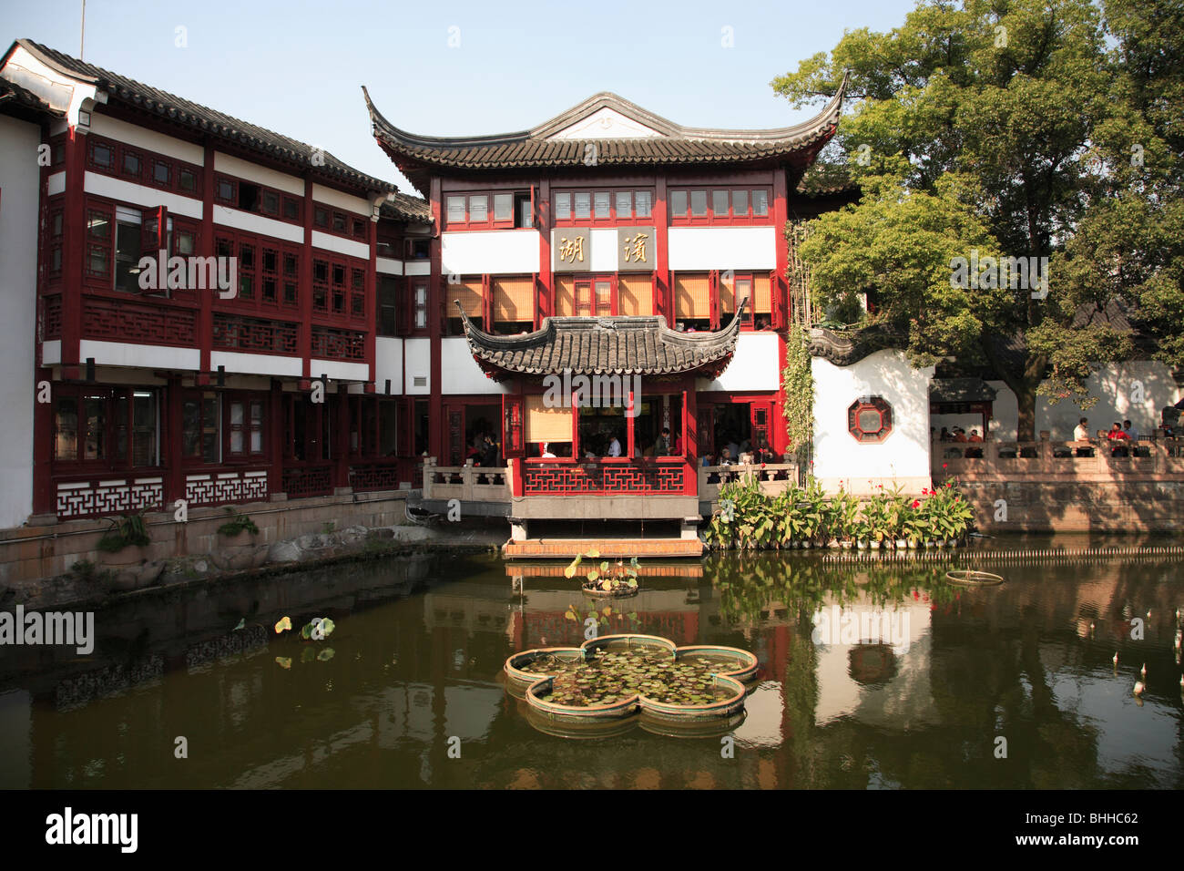 Yuyuan gardens and bazaar, shanghai, china, Asia Stock Photo - Alamy