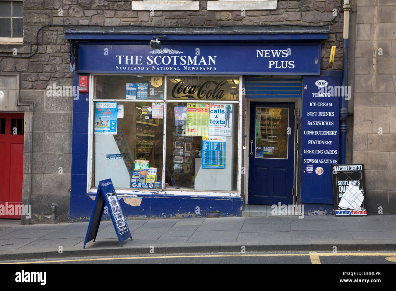 Newsagent exterior hi-res stock photography and images - Alamy