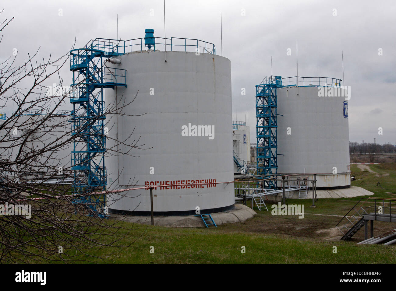 Bp storage tanks hi-res stock photography and images - Alamy