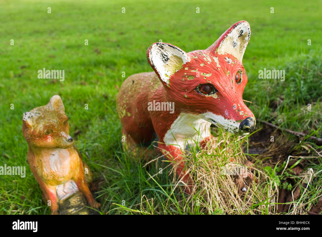 Fox and cub garden ornament on lawn Stock Photo - Alamy