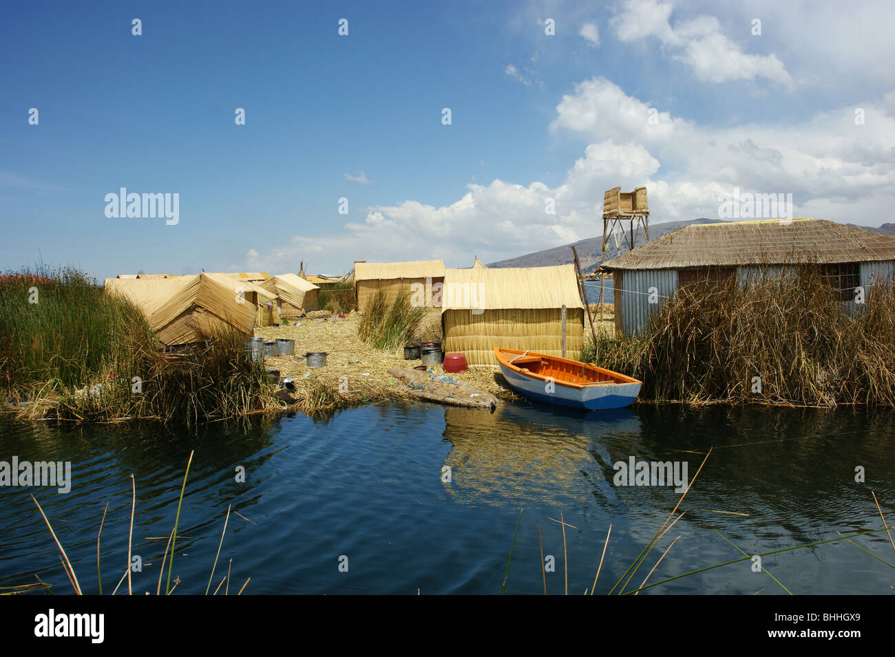 Islas uros hi-res stock photography and images - Alamy