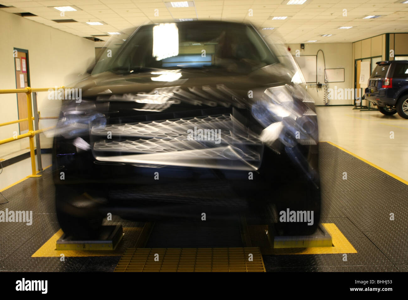 Four-post hydropulse machine shake testing a finished Freelander 2 ...