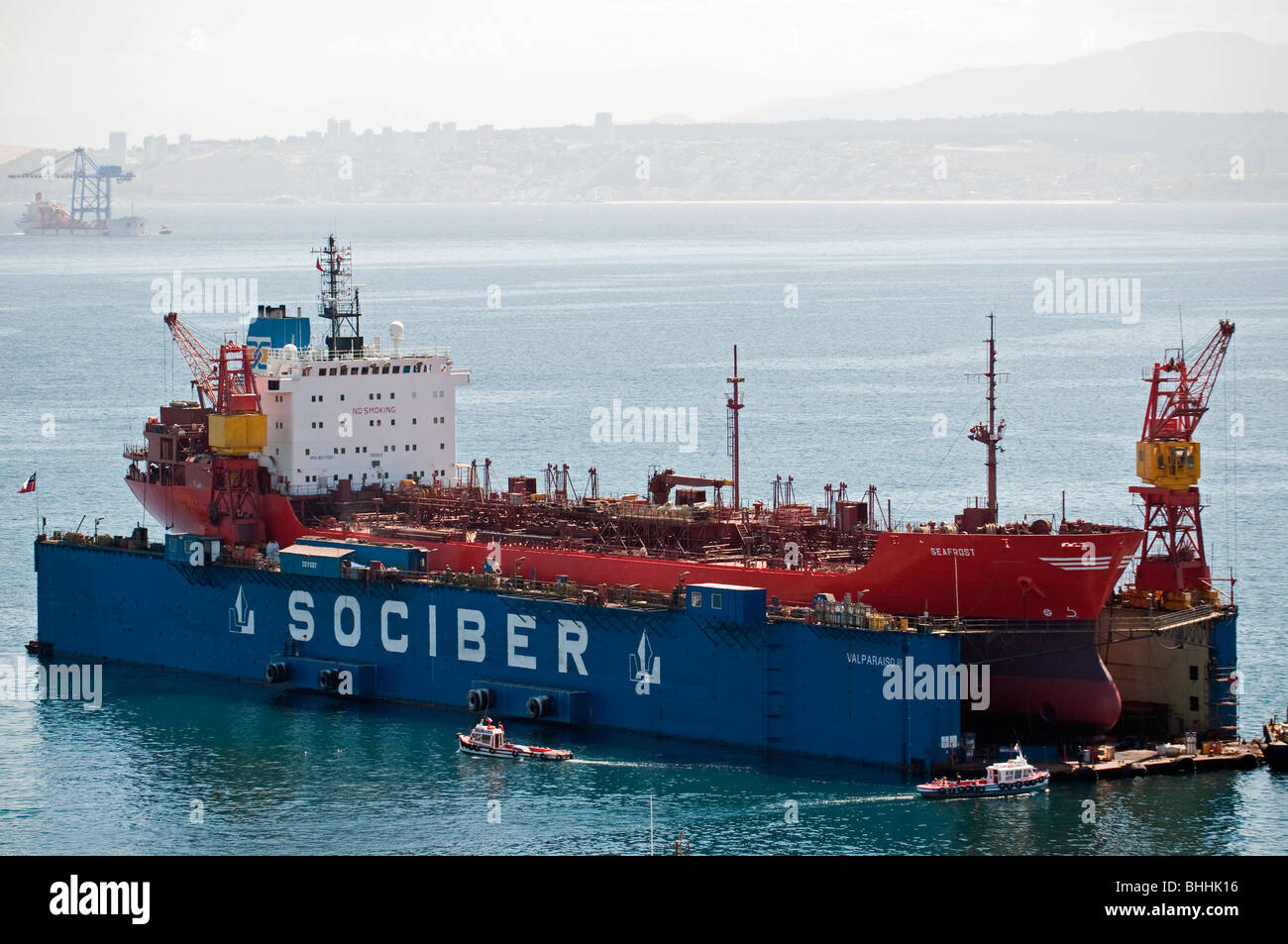 Barge drydock hi-res stock photography and images - Alamy