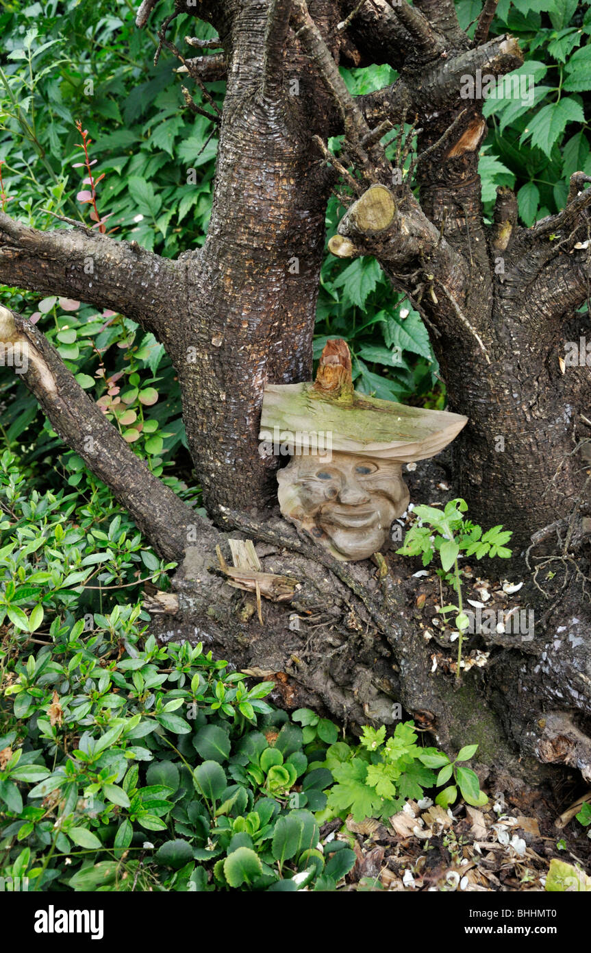 Dead tree trunk with wooden figure. Design: Marianne and Detlef Lüdke ...