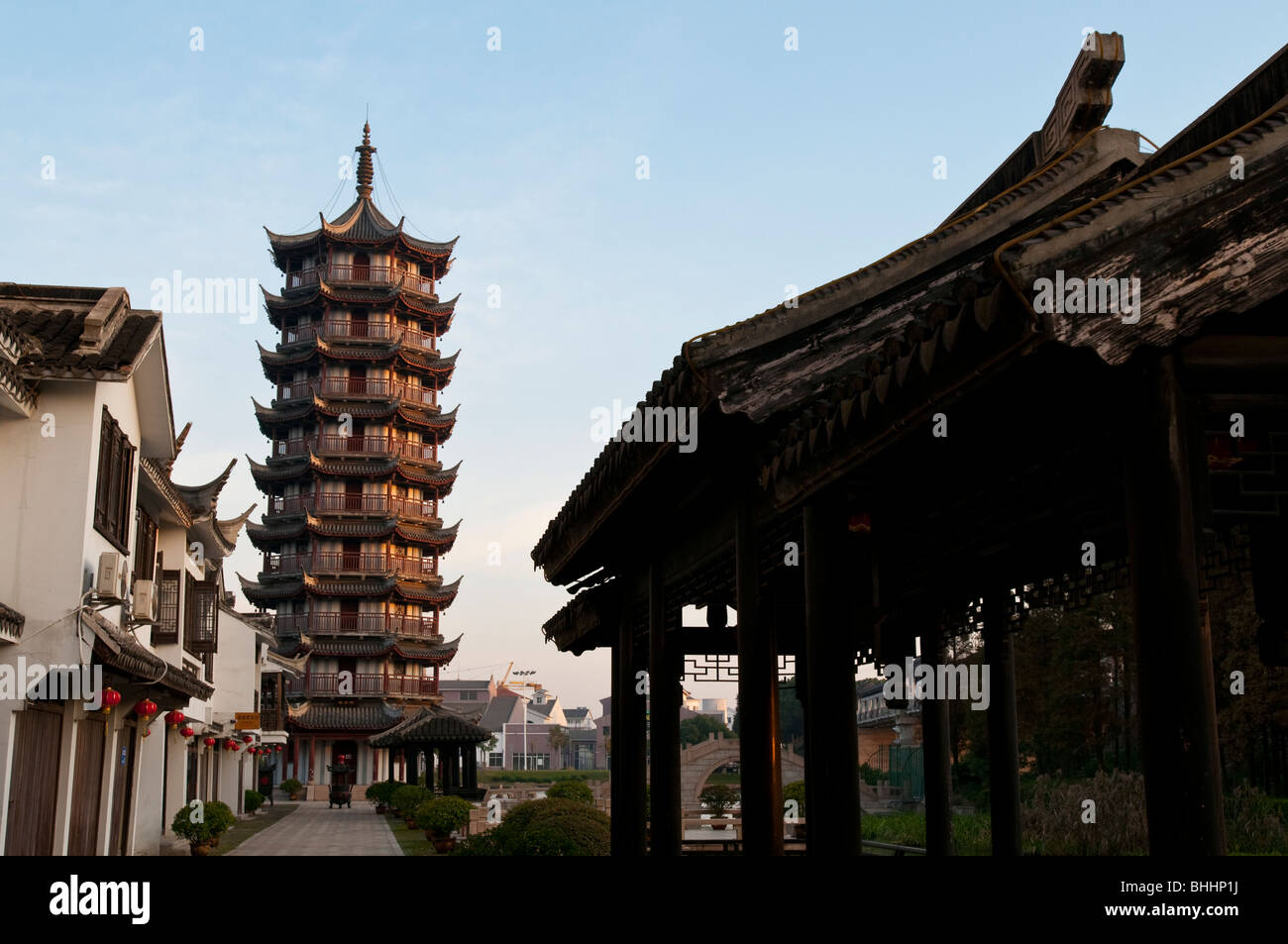 Chinese pagoda architecture hi-res stock photography and images - Alamy