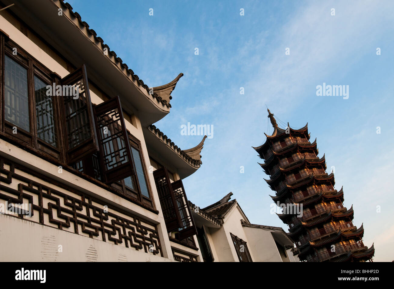 Chinese pagoda architecture hi-res stock photography and images - Alamy