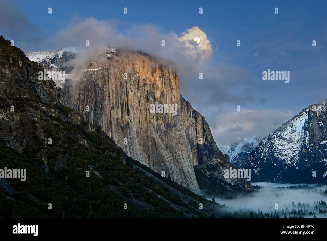 Dramatic moonrise over Yosemite National Park Stock Photo - Alamy