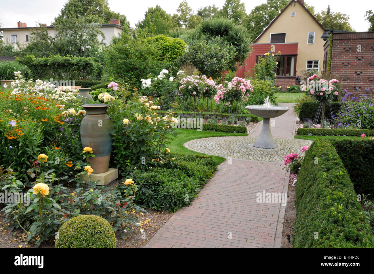 Rose garden with granite fountain and ceramic vase Stock Photo - Alamy