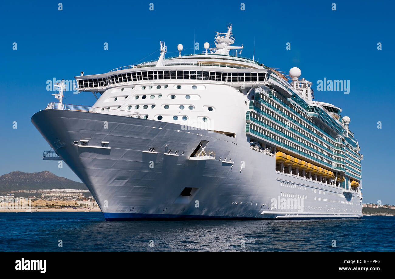 Cruise ship hi-res stock photography and images - Alamy