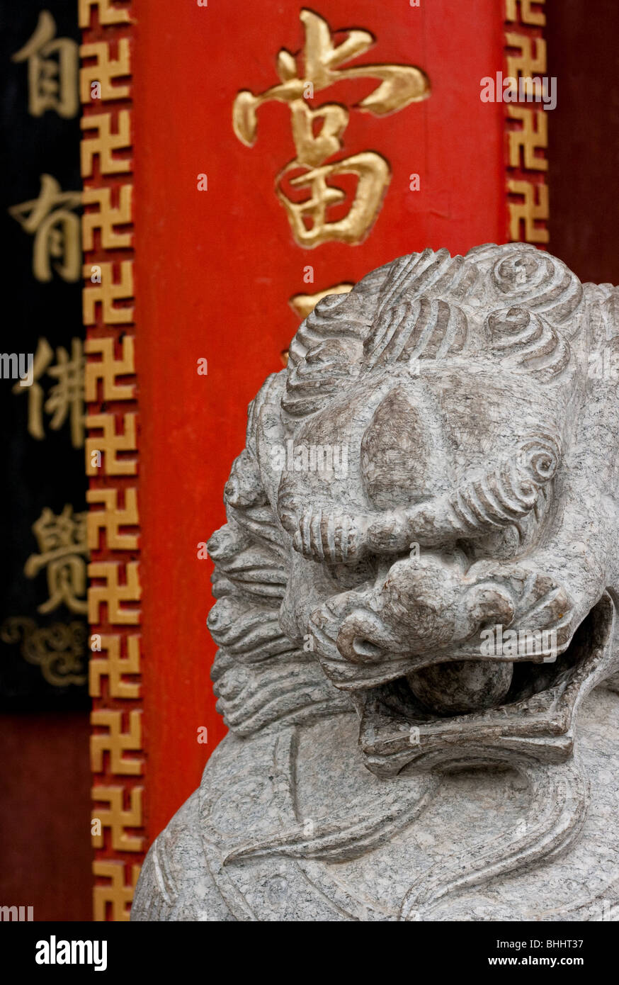 Chinese statue guarding a temple entrance in Yunnan, China Stock Photo ...