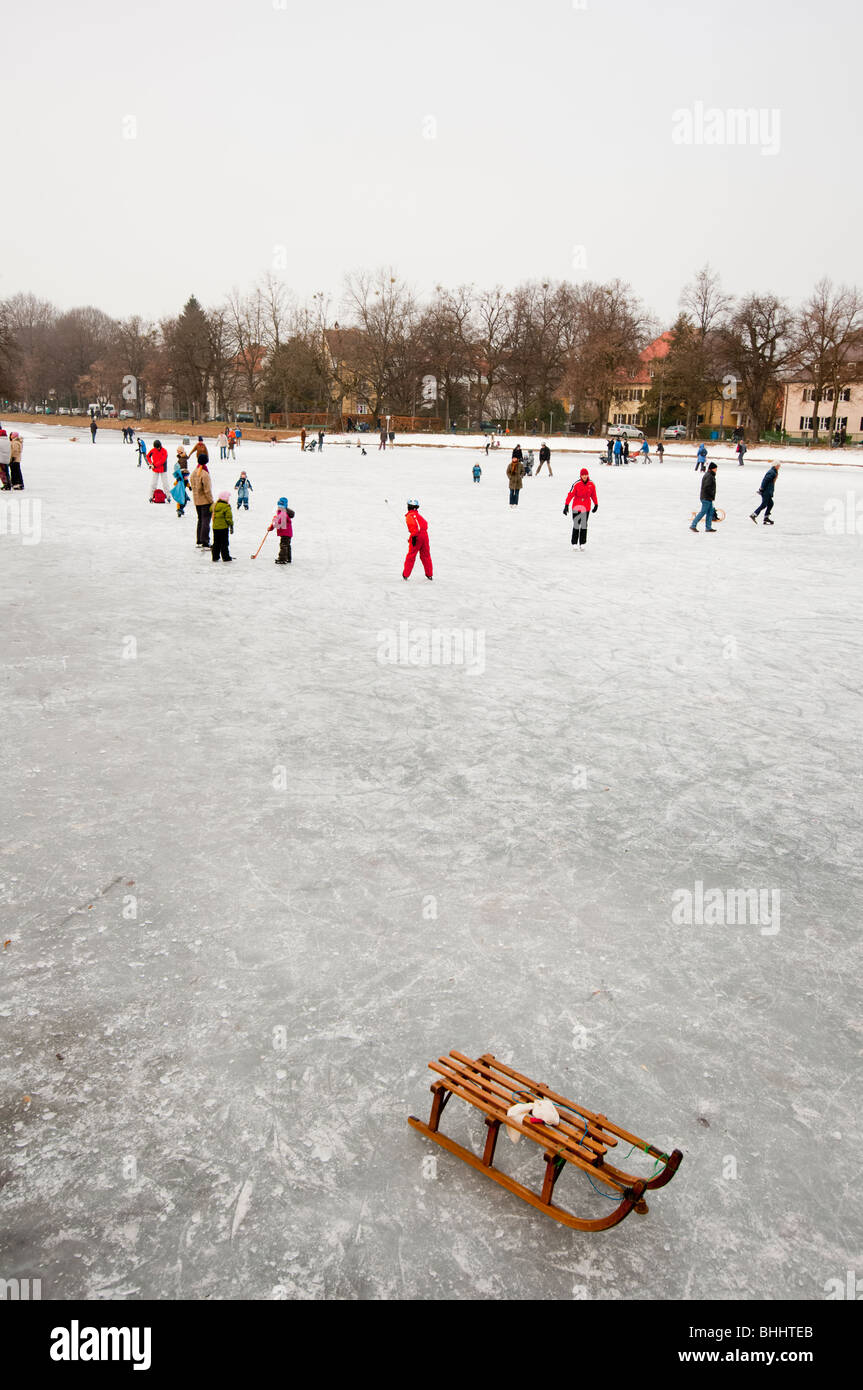 Children playing ice hockey on ice hi-res stock photography and images ...