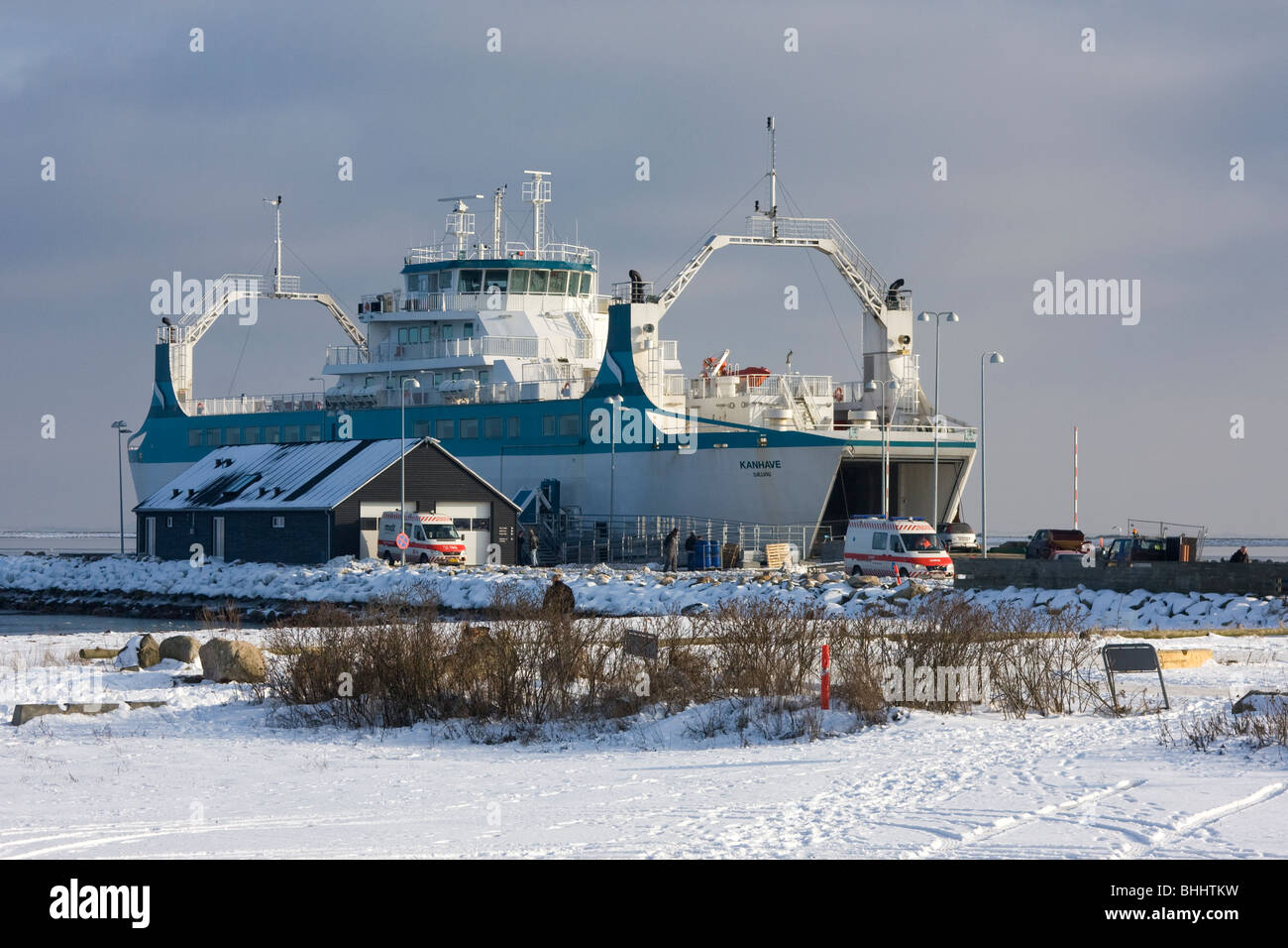 Winter harbor hi-res stock photography and images - Alamy