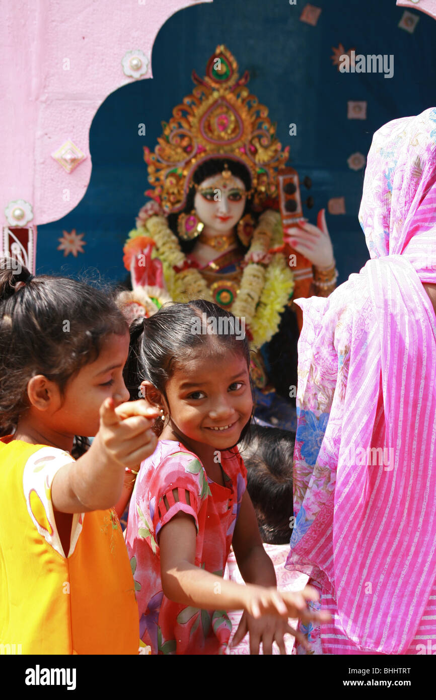 Indian child praying hi-res stock photography and images - Alamy