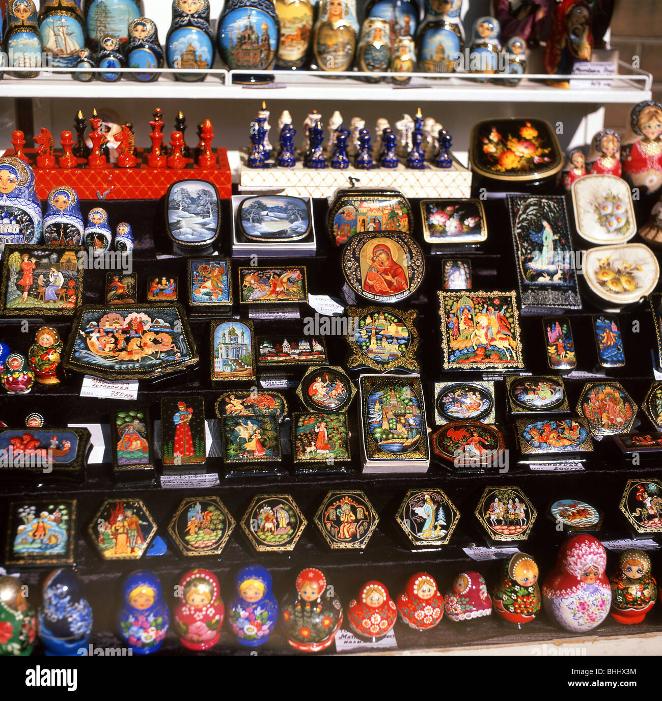 Russian souvenir lacquered boxes on stall, Saint Petersburg ...
