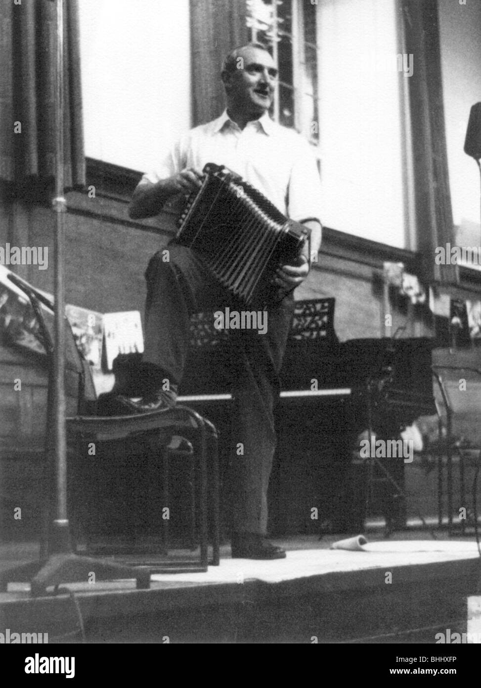 Bob Roberts playing the melodion, Cecil Sharp House, London, October ...