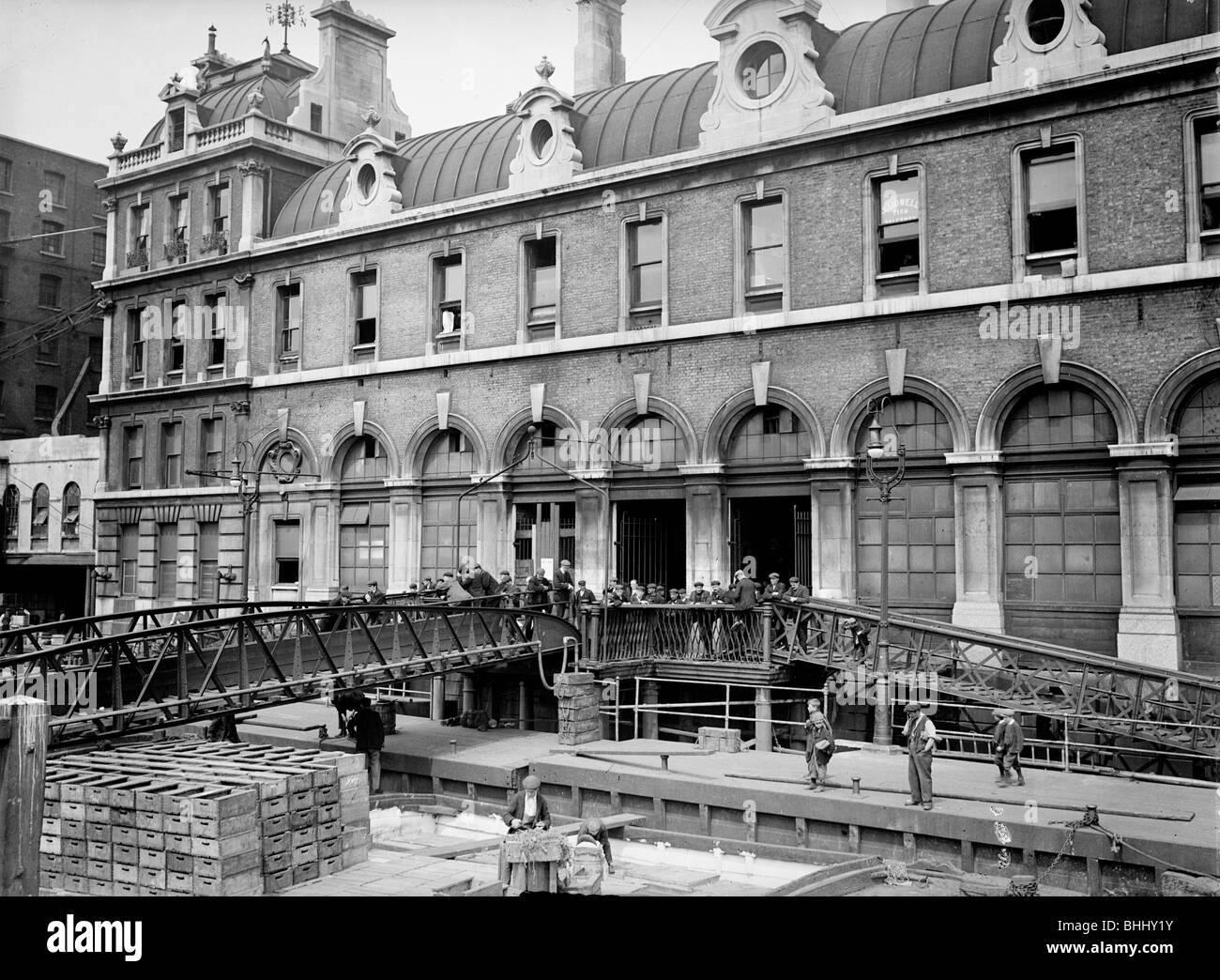 Billingsgate wharf hi-res stock photography and images - Alamy