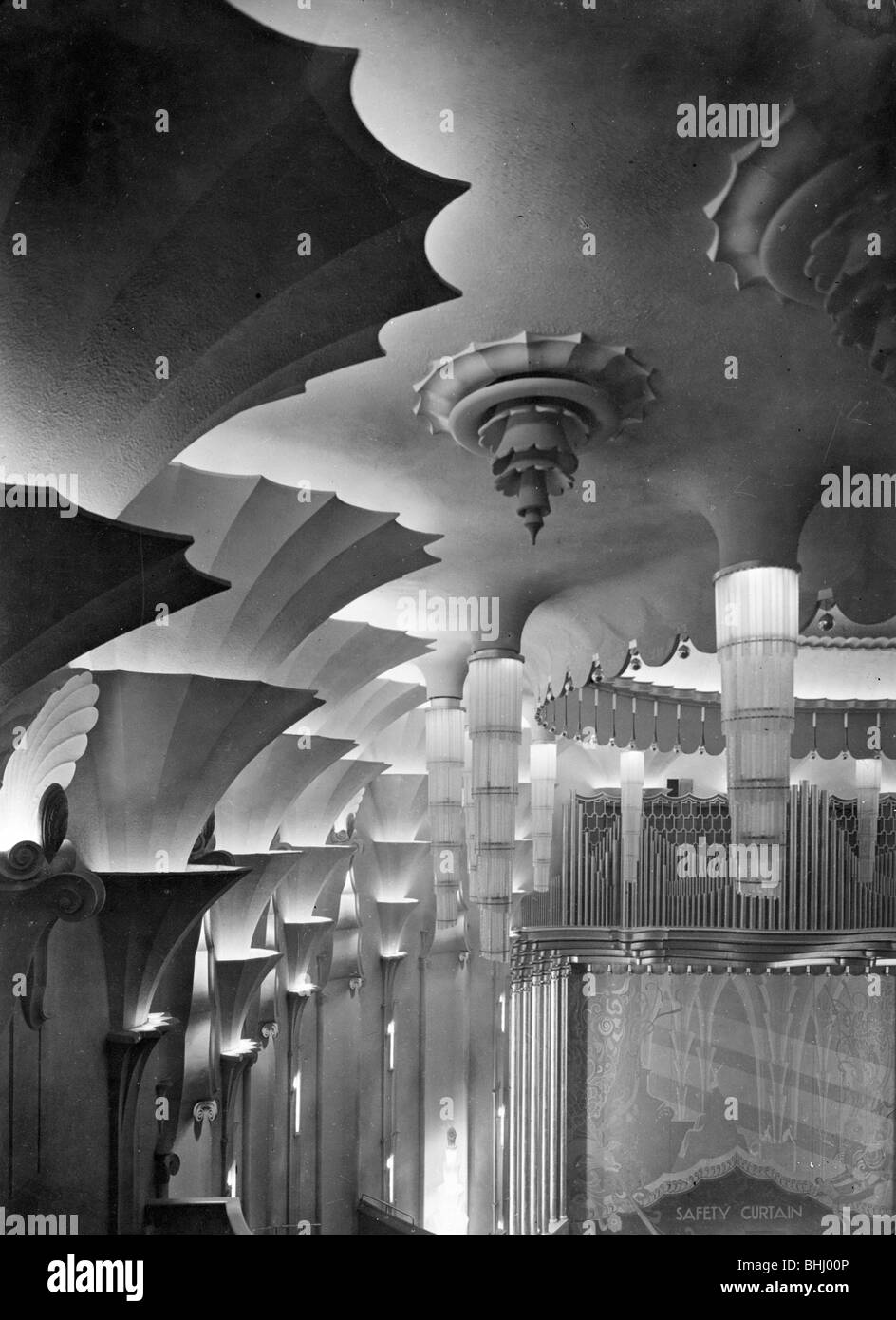 The auditorium of the New Victoria Cinema in Vauxhall Bridge Road ...