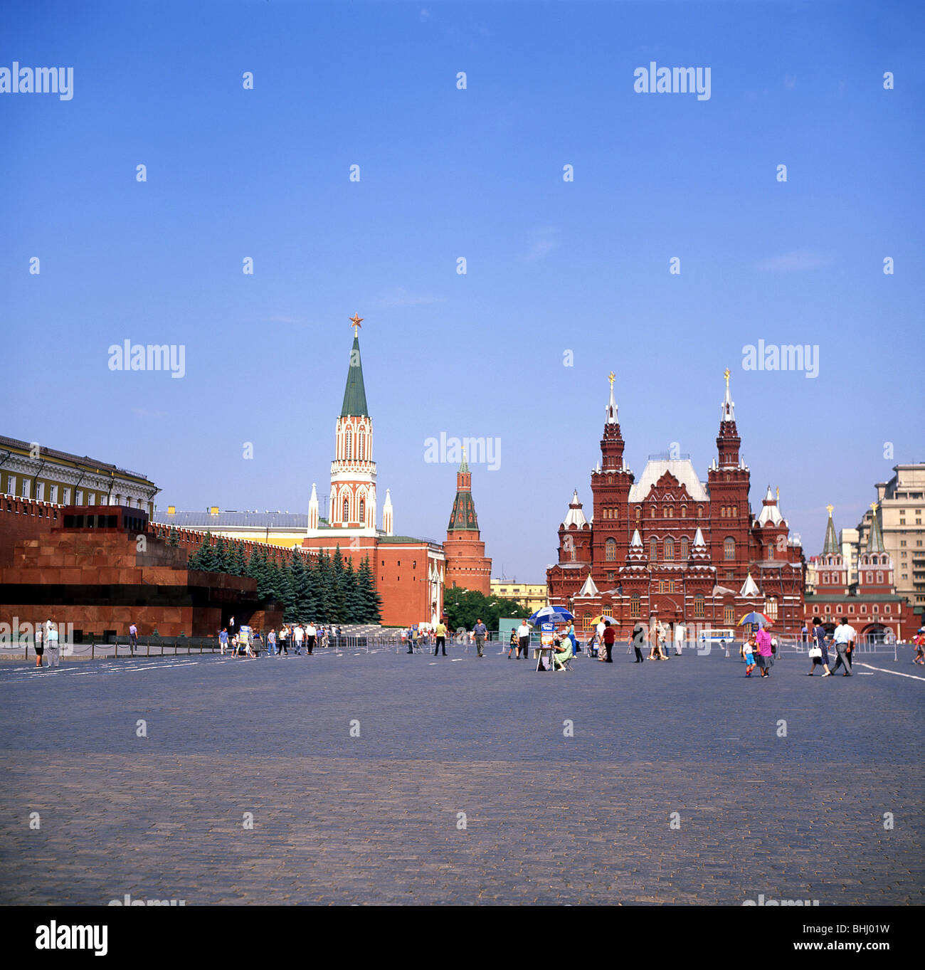 Red Square showing The Kremlin, State Historical Museum and The ...