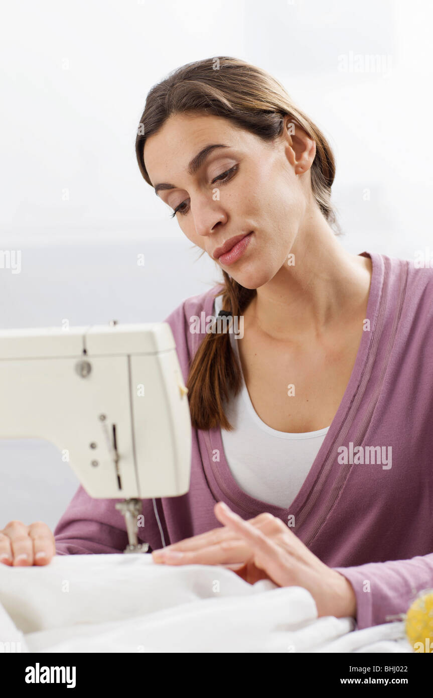 a lady working on a sewing machine Stock Photo - Alamy