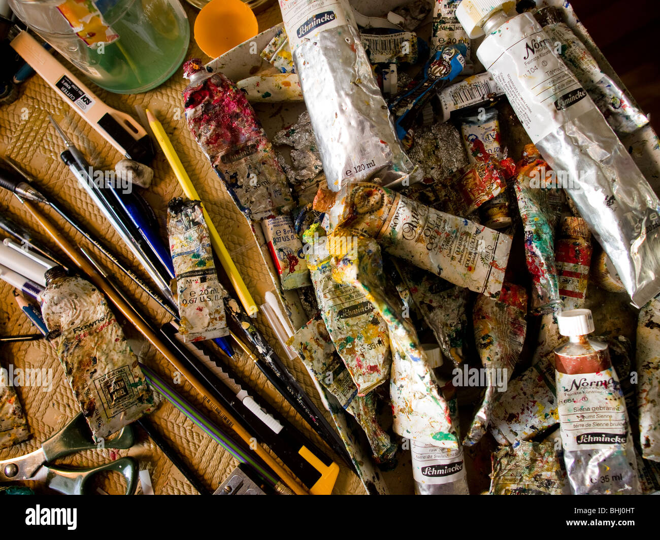 Messy painting tubes on a table Stock Photo - Alamy