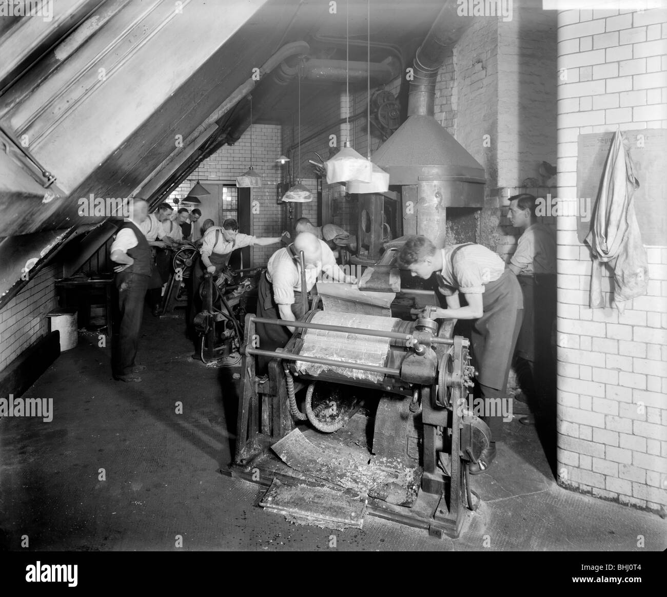 Newspaper printing press 1920 hi-res stock photography and images - Alamy