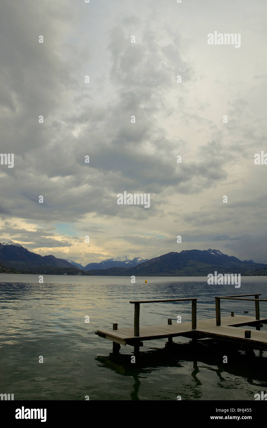 Overlooking lake hi-res stock photography and images - Alamy
